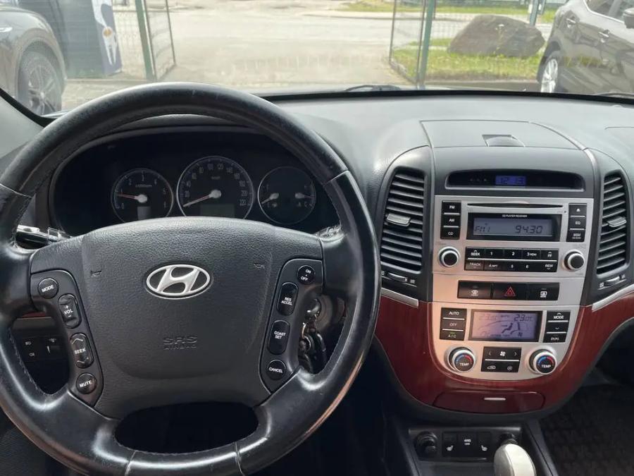 Blue Hyundai Santa Fe 2006 in Talsi, with an engine capacity of 2.20 L and mileage of 350 thousand km for 4200 €, photo 18 on AUTOMOTO.COM.LV
