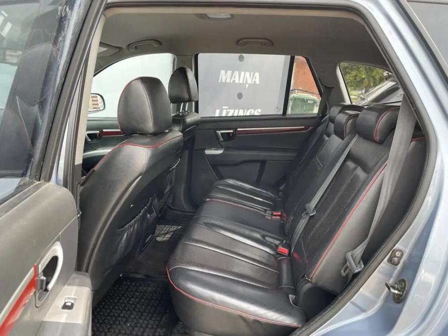 Blue Hyundai Santa Fe 2006 in Talsi, with an engine capacity of 2.20 L and mileage of 350 thousand km for 4200 €, photo 23 on AUTOMOTO.COM.LV