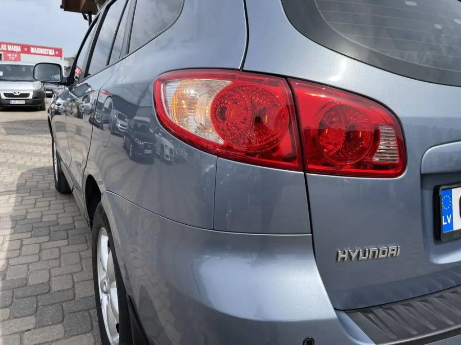 Blue Hyundai Santa Fe 2006 in Talsi, with an engine capacity of 2.20 L and mileage of 350 thousand km for 4200 €, photo 24 on AUTOMOTO.COM.LV