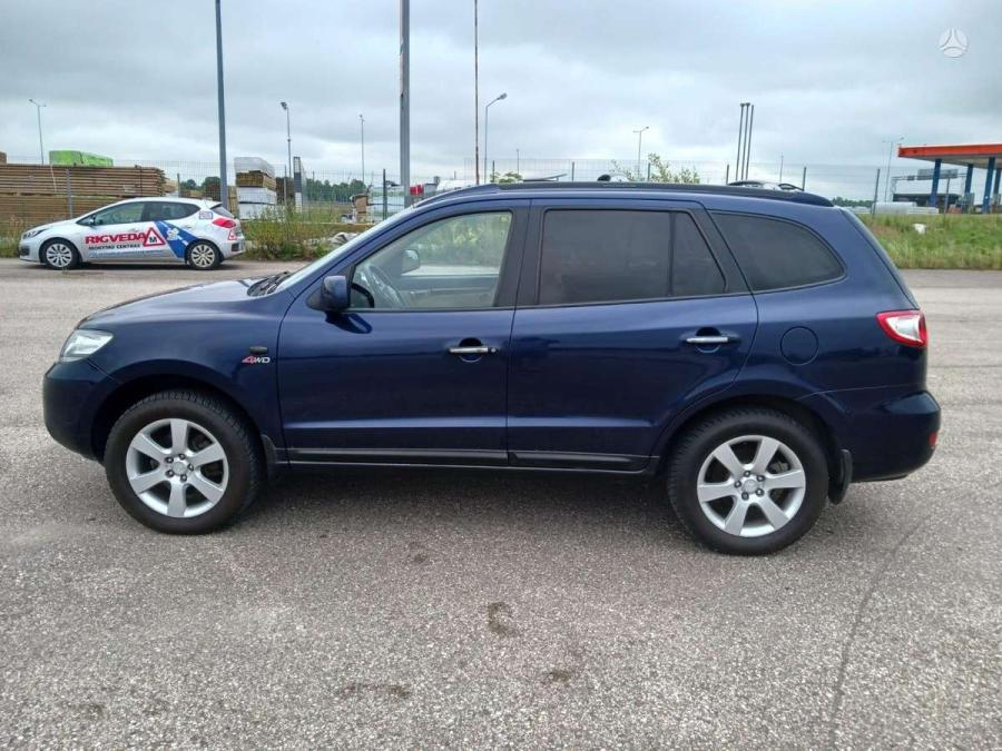 Blue Hyundai Santa Fe 2006 in Marijampole, with an engine capacity of 2.19 L and mileage of 232 thousand km for 3150 €, photo 6 on AUTOMOTO.COM.LV