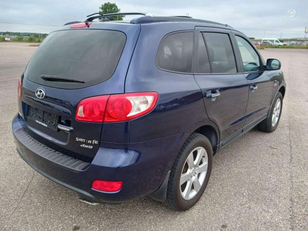 Blue Hyundai Santa Fe 2006 in Marijampole, with an engine capacity of 2.19 L and mileage of 232 thousand km for 3150 €, photo 6 on AUTOMOTO.COM.LV