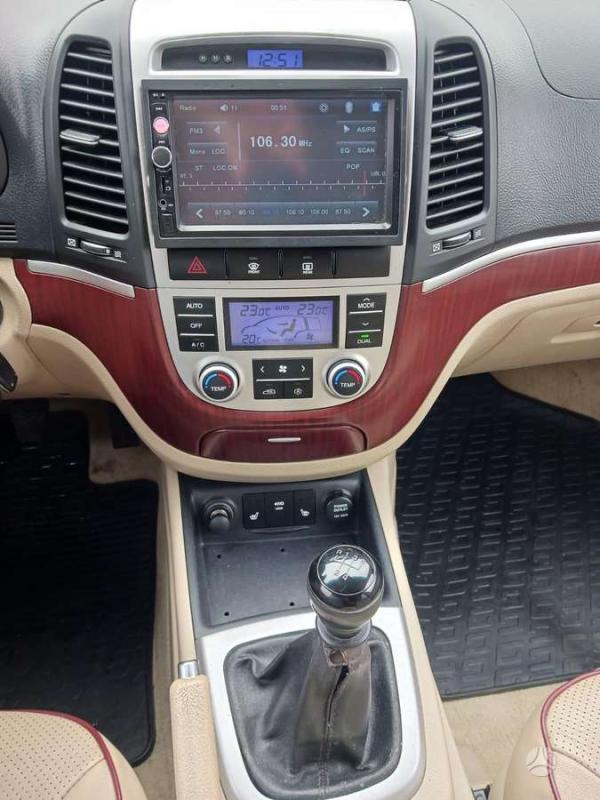 Blue Hyundai Santa Fe 2006 in Marijampole, with an engine capacity of 2.19 L and mileage of 232 thousand km for 3150 €, photo 9 on AUTOMOTO.COM.LV