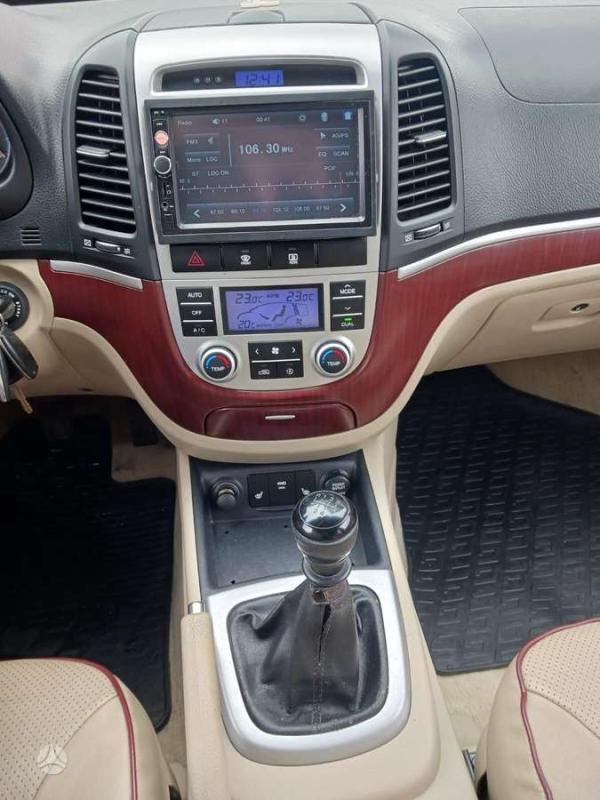 Blue Hyundai Santa Fe 2006 in Marijampole, with an engine capacity of 2.19 L and mileage of 232 thousand km for 3150 €, photo 10 on AUTOMOTO.COM.LV