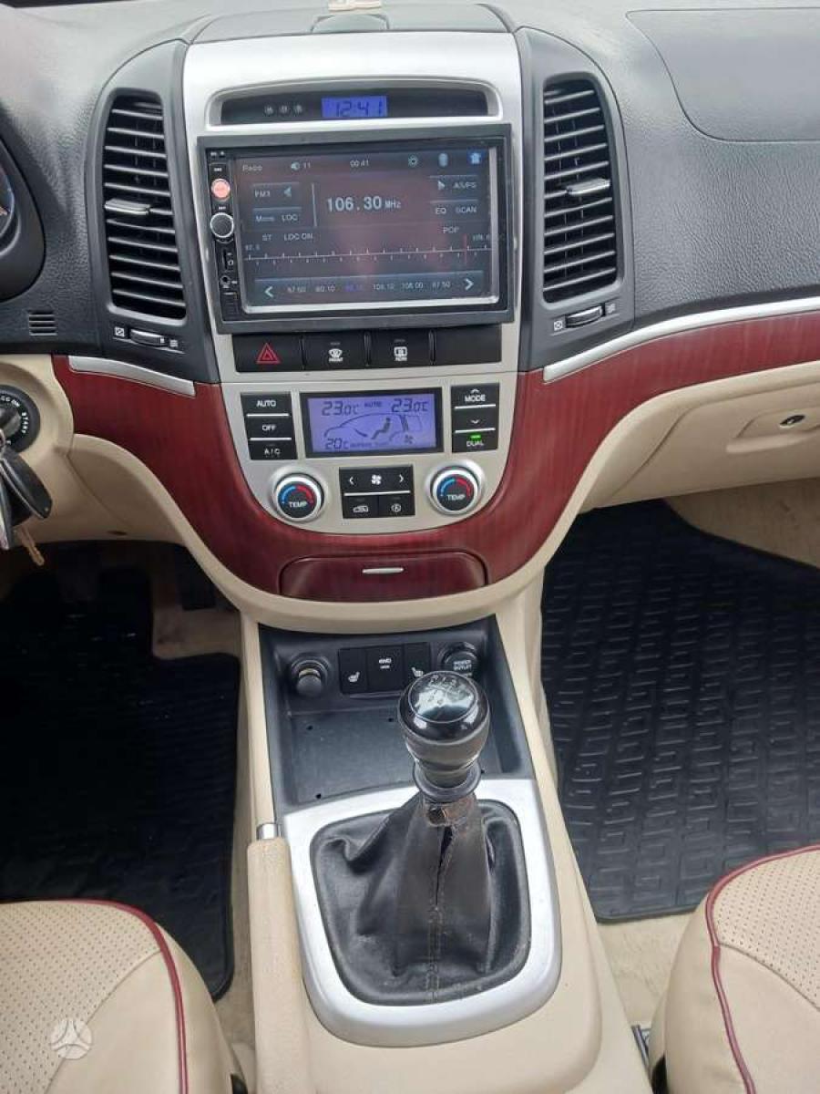 Blue Hyundai Santa Fe 2006 in Marijampole, with an engine capacity of 2.19 L and mileage of 232 thousand km for 3150 €, photo 11 on AUTOMOTO.COM.LV