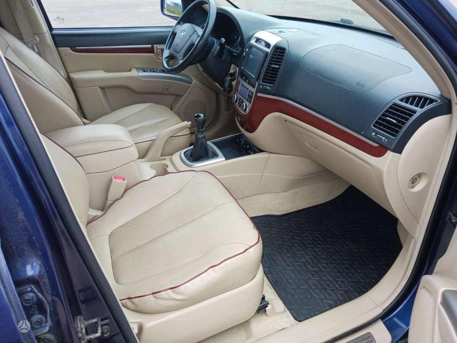 Blue Hyundai Santa Fe 2006 in Marijampole, with an engine capacity of 2.19 L and mileage of 232 thousand km for 3150 €, photo 13 on AUTOMOTO.COM.LV