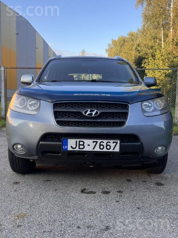 Hyundai Santa Fe 2006 in Riga on AUTOMOTO.COM.LV Blue Hyundai Santa Fe 2006 in Riga, with an engine capacity of 2.20 L and mileage of 317 thousand km for 2500 €, photo 3 on AUTOMOTO.COM.LV