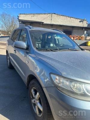 Zils Hyundai Santa Fe 2006 Rīga, ar dzinēja tilpumu 2.20 L un nobraukumu 282 tūkst. km par 4500 €, foto  vietnē AUTOMOTO.COM.LV