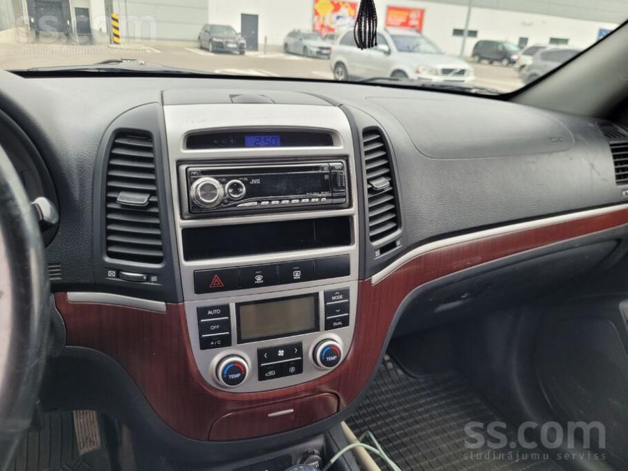 Zils Hyundai Santa Fe 2007 Daugavpils, ar dzinēja tilpumu 2.20 L un nobraukumu 257 tūkst. km par 2700 €, foto 12 vietnē AUTOMOTO.COM.LV