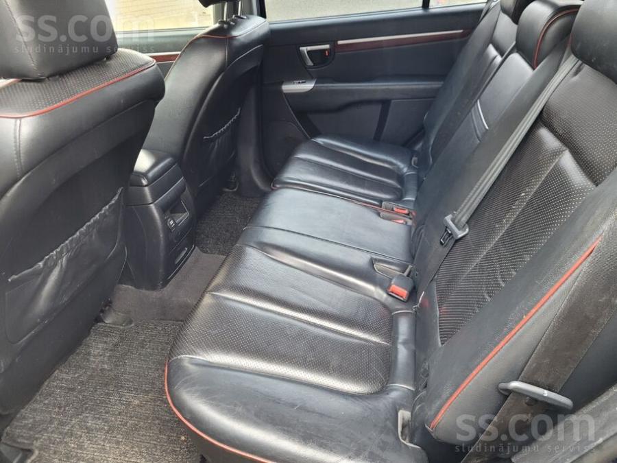 Zils Hyundai Santa Fe 2007 Daugavpils, ar dzinēja tilpumu 2.20 L un nobraukumu 257 tūkst. km par 2700 €, foto 19 vietnē AUTOMOTO.COM.LV