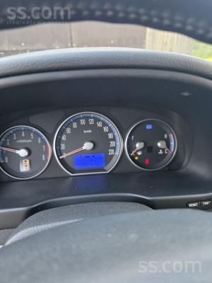 Blue Hyundai Santa Fe 2007 in Riga, with an engine capacity of 2.70 L and mileage of 0 thousand km for 2250 €, photo 16 on AUTOMOTO.COM.LV