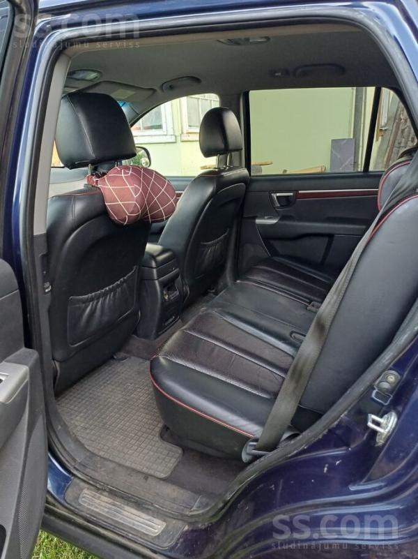 Blue Hyundai Santa Fe 2007 in Rezekne, with an engine capacity of 2.20 L and mileage of 297 thousand km for 2400 €, photo 4 on AUTOMOTO.COM.LV