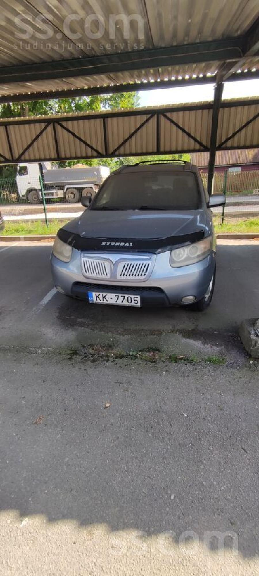 Blue Hyundai Santa Fe 2007 in Riga, with an engine capacity of 2.20 L and mileage of 278 thousand km for 790 €, photo 1 on AUTOMOTO.COM.LV