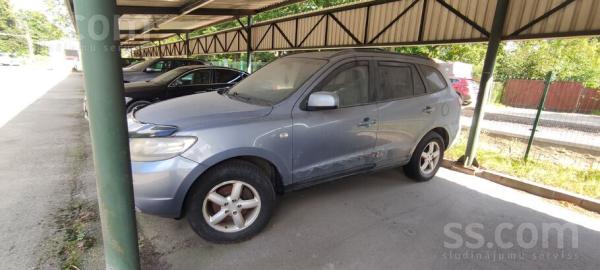 Blue Hyundai Santa Fe 2007 in Riga, with an engine capacity of 2.20 L and mileage of 278 thousand km for 790 €, photo 4 on AUTOMOTO.COM.LV