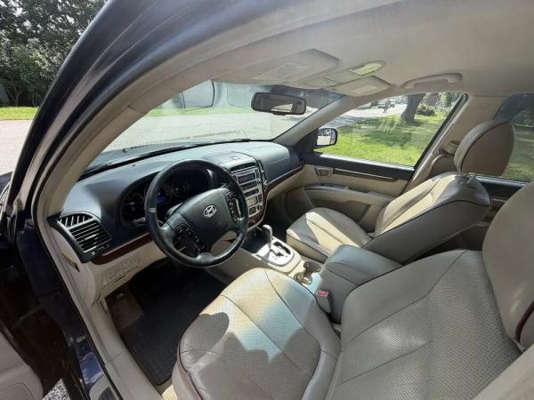 Blue Hyundai Santa Fe 2007 in Ventspils, with an engine capacity of 2.20 L and mileage of 216 thousand km for 3500 €, photo 8 on AUTOMOTO.COM.LV