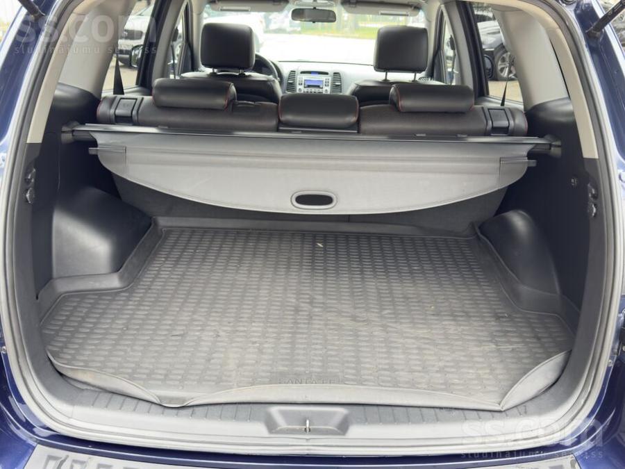 Blue Hyundai Santa Fe 2007 in Riga, with an engine capacity of 2.70 L and mileage of 110 thousand km for 6000 €, photo 10 on AUTOMOTO.COM.LV