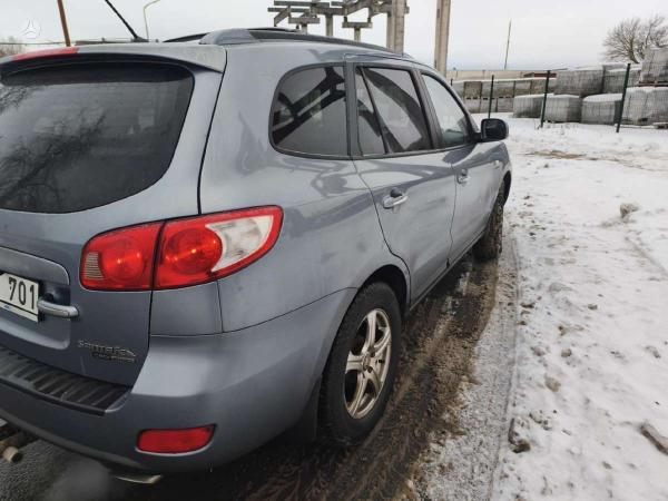 Blue Hyundai Santa Fe 2008 in Siauliai, with an engine capacity of 2.19 L and mileage of 317 thousand km for 3950 €, photo 2 on AUTOMOTO.COM.LV