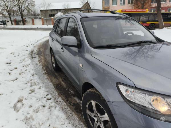 Blue Hyundai Santa Fe 2008 in Siauliai, with an engine capacity of 2.19 L and mileage of 317 thousand km for 3950 €, photo 3 on AUTOMOTO.COM.LV
