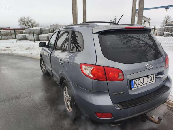 Blue Hyundai Santa Fe 2008 in Siauliai, with an engine capacity of 2.19 L and mileage of 317 thousand km for 3950 €, photo 4 on AUTOMOTO.COM.LV