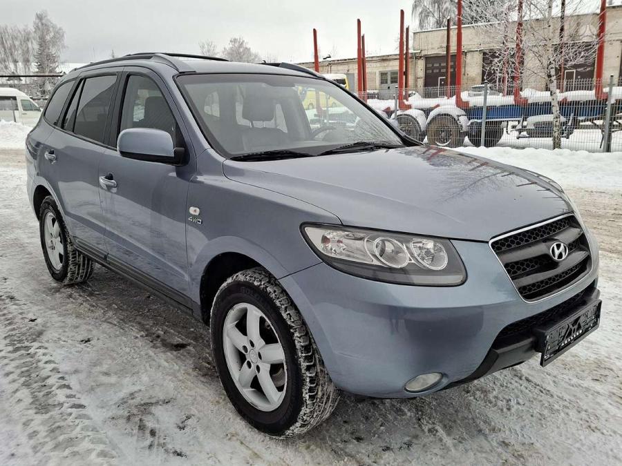 Blue Hyundai Santa Fe 2008 in Ukmerge, with an engine capacity of 2.20 L and mileage of 310 thousand km for 3750 €, photo 2 on AUTOMOTO.COM.LV