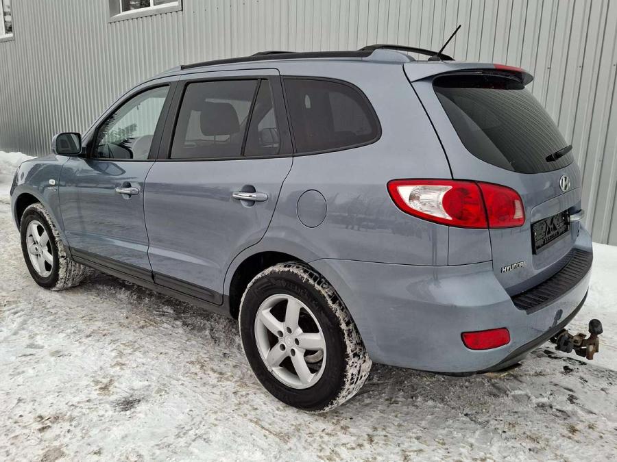 Blue Hyundai Santa Fe 2008 in Ukmerge, with an engine capacity of 2.20 L and mileage of 310 thousand km for 3750 €, photo 3 on AUTOMOTO.COM.LV