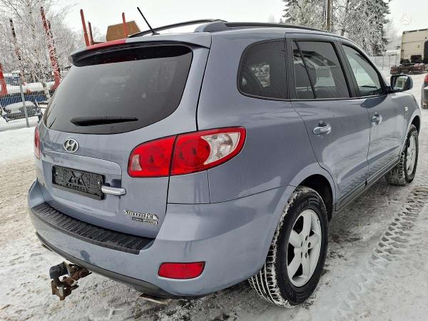 Blue Hyundai Santa Fe 2008 in Ukmerge, with an engine capacity of 2.20 L and mileage of 310 thousand km for 3750 €, photo 4 on AUTOMOTO.COM.LV