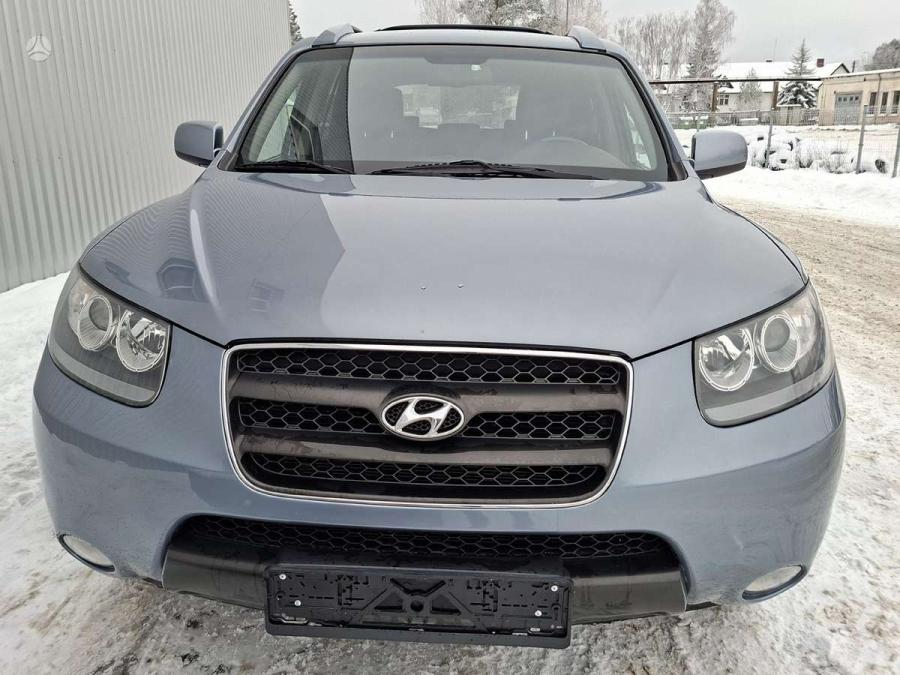 Blue Hyundai Santa Fe 2008 in Ukmerge, with an engine capacity of 2.20 L and mileage of 310 thousand km for 3750 €, photo 5 on AUTOMOTO.COM.LV