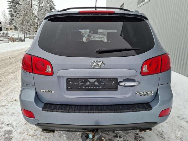 Blue Hyundai Santa Fe 2008 in Ukmerge, with an engine capacity of 2.20 L and mileage of 310 thousand km for 3750 €, photo 6 on AUTOMOTO.COM.LV