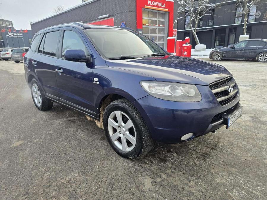 Blue Hyundai Santa Fe 2009 in Vilnius, with an engine capacity of 2.19 L and mileage of 290 thousand km for 2500 €, photo 6 on AUTOMOTO.COM.LV