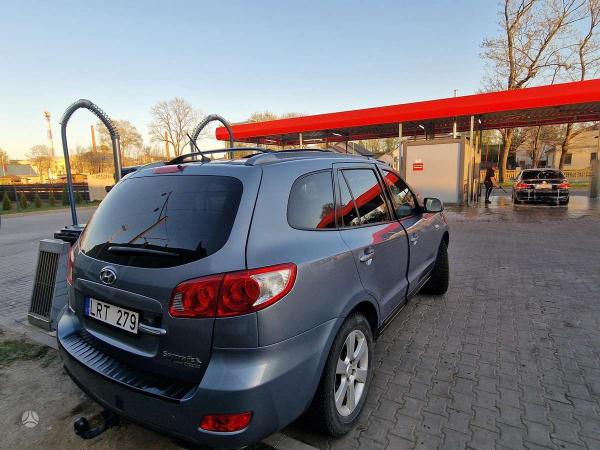 Blue Hyundai Santa Fe 2009 in Vilnius, with an engine capacity of 2.19 L and mileage of 230 thousand km for 3800 €, photo 3 on AUTOMOTO.COM.LV