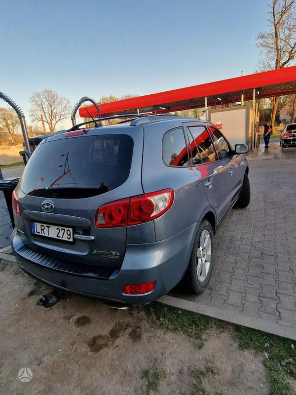 Blue Hyundai Santa Fe 2009 in Vilnius, with an engine capacity of 2.19 L and mileage of 230 thousand km for 3800 €, photo 10 on AUTOMOTO.COM.LV