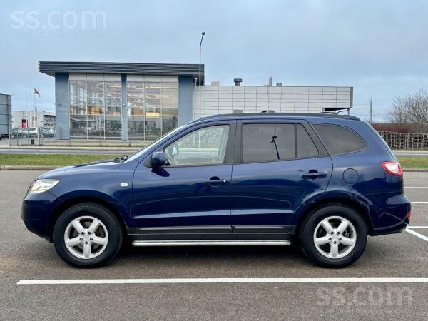 Blue Hyundai Santa Fe 2010 in Liepaja, with an engine capacity of 2.20 L and mileage of 230 thousand km for 5800 €, photo 2 on AUTOMOTO.COM.LV
