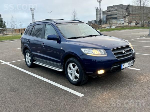 Blue Hyundai Santa Fe 2010 in Liepaja, with an engine capacity of 2.20 L and mileage of 230 thousand km for 5800 €, photo 4 on AUTOMOTO.COM.LV