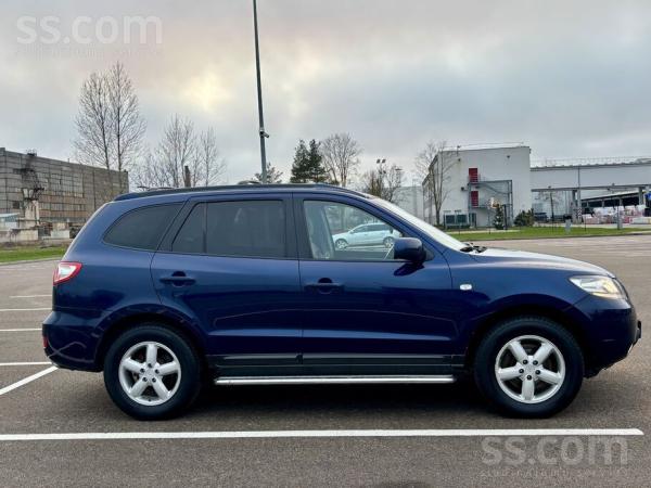 Blue Hyundai Santa Fe 2010 in Liepaja, with an engine capacity of 2.20 L and mileage of 230 thousand km for 5800 €, photo 5 on AUTOMOTO.COM.LV