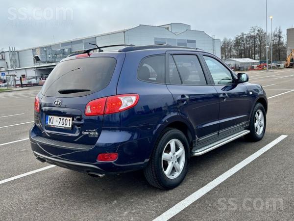 Blue Hyundai Santa Fe 2010 in Liepaja, with an engine capacity of 2.20 L and mileage of 230 thousand km for 5800 €, photo 6 on AUTOMOTO.COM.LV