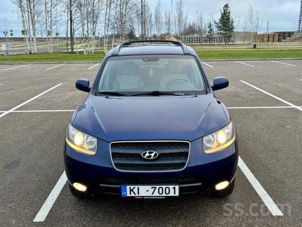 Blue Hyundai Santa Fe 2010 in Liepaja, with an engine capacity of 2.20 L and mileage of 230 thousand km for 5800 €, photo 7 on AUTOMOTO.COM.LV