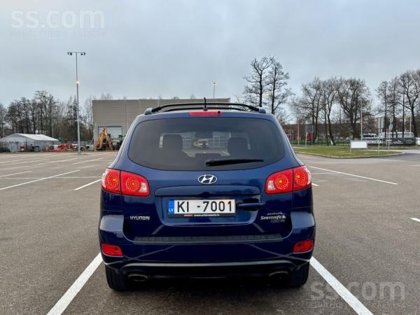 Blue Hyundai Santa Fe 2010 in Liepaja, with an engine capacity of 2.20 L and mileage of 230 thousand km for 5800 €, photo 8 on AUTOMOTO.COM.LV