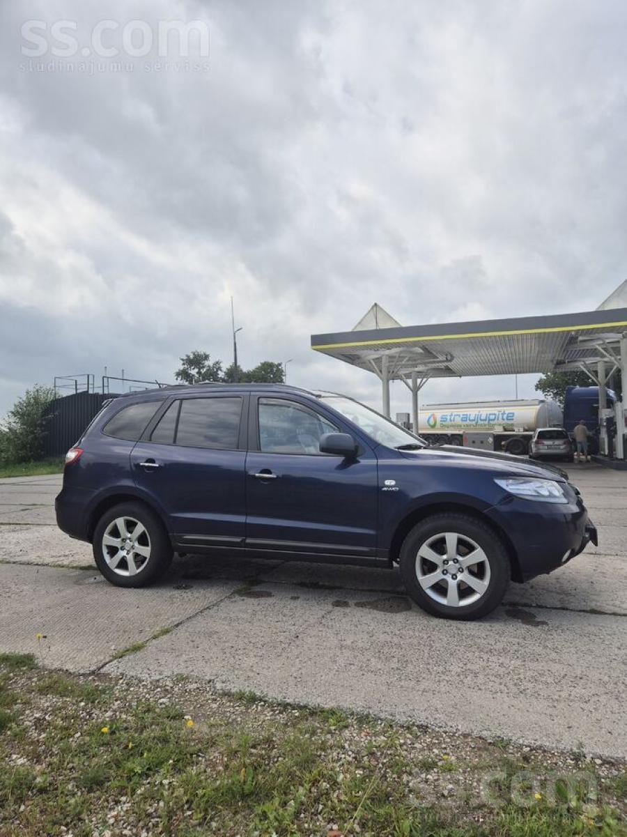 Zils Hyundai Santa Fe 2010 Rīga, ar dzinēja tilpumu 2.20 L un nobraukumu 213 tūkst. km par 6490 €, foto 5 vietnē AUTOMOTO.COM.LV