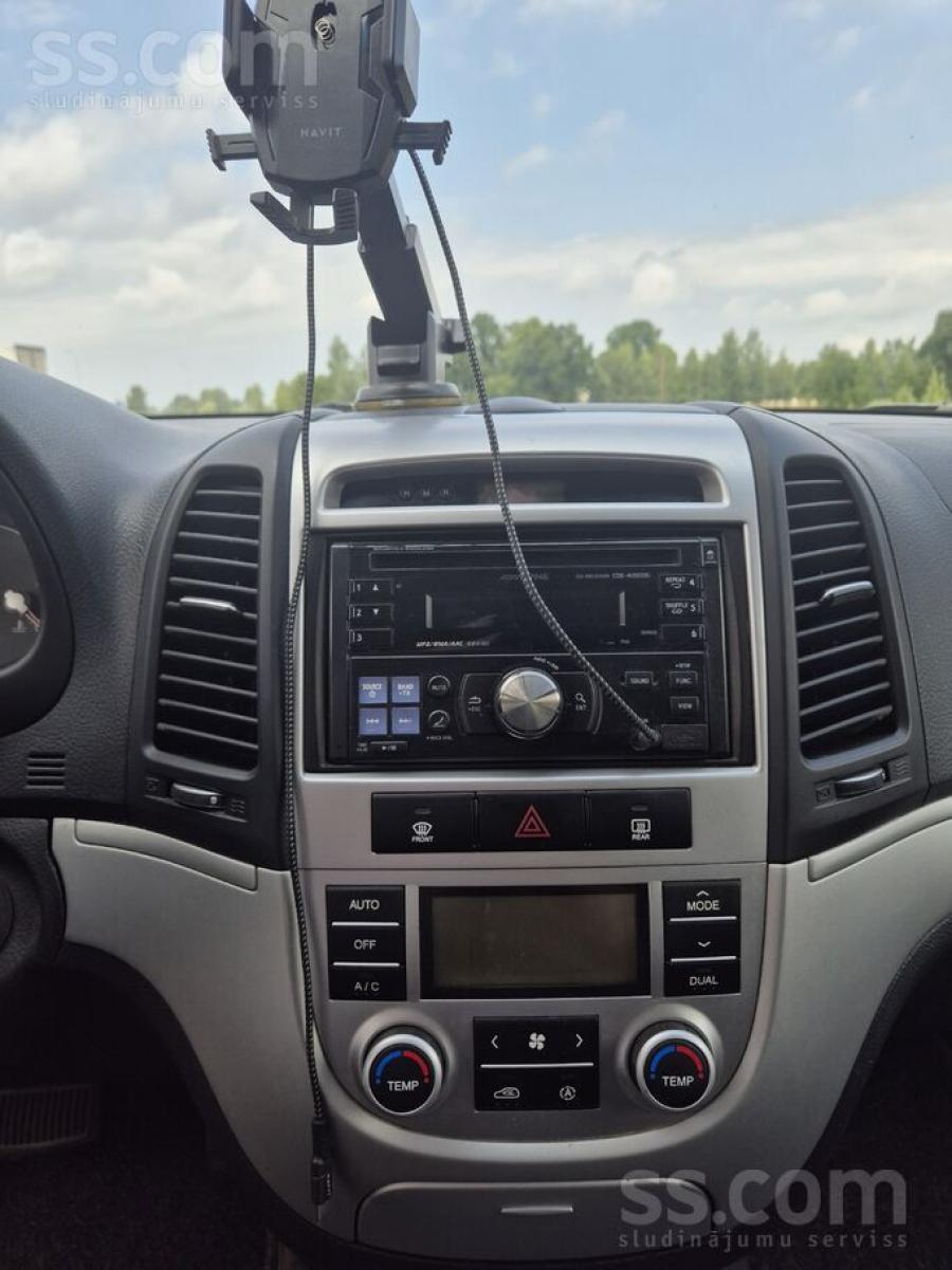 Zils Hyundai Santa Fe 2010 Rīga, ar dzinēja tilpumu 2.20 L un nobraukumu 213 tūkst. km par 6490 €, foto 14 vietnē AUTOMOTO.COM.LV