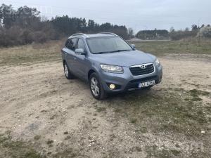 Zils Hyundai Santa Fe 2011 Rīga, ar dzinēja tilpumu 2.20 L un nobraukumu 292 tūkst. km par 6888 €, foto  vietnē AUTOMOTO.COM.LV