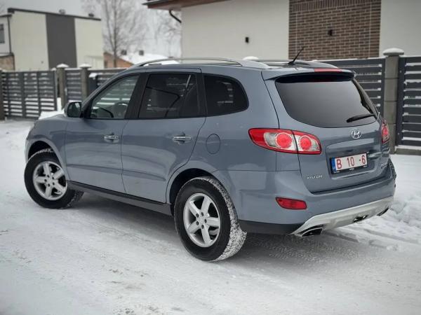 Zils Hyundai Santa Fe 2011 Jelgava, ar dzinēja tilpumu 2.20 L un nobraukumu 290 tūkst. km par 6750 €, foto 3 vietnē AUTOMOTO.COM.LV