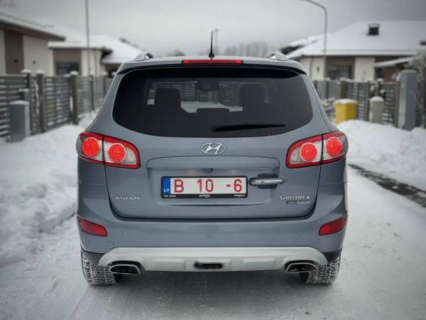Zils Hyundai Santa Fe 2011 Jelgava, ar dzinēja tilpumu 2.20 L un nobraukumu 290 tūkst. km par 6750 €, foto 8 vietnē AUTOMOTO.COM.LV