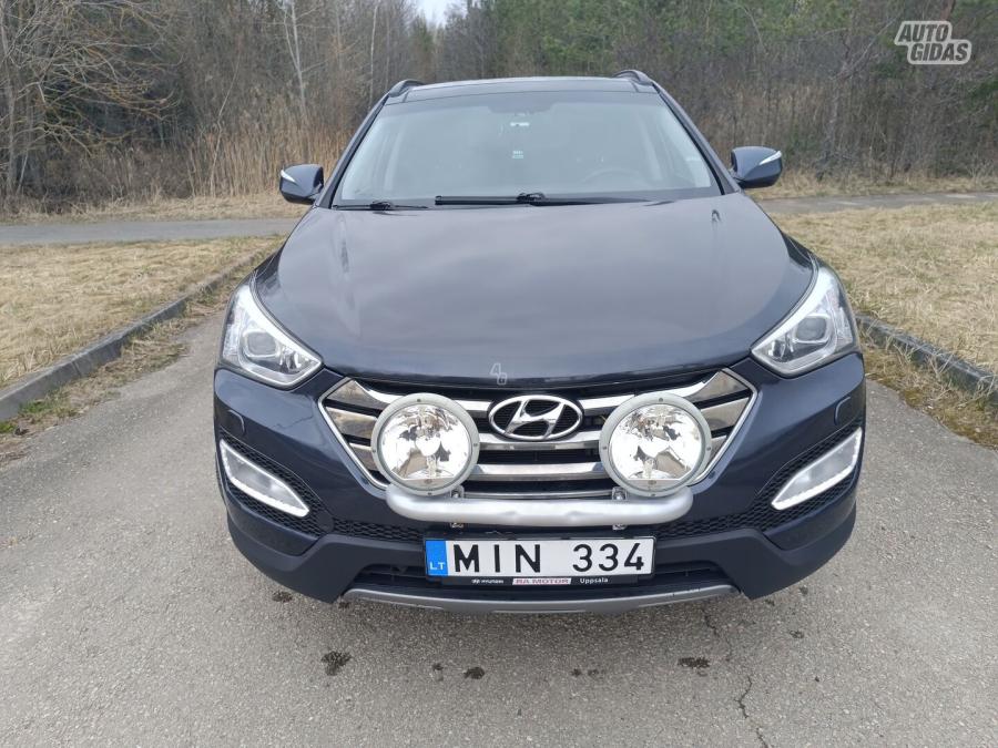 Blue Hyundai Santa Fe 2013 in Visaginas, with an engine capacity of 2.20 L and mileage of 230 thousand km for 10700 €, photo 3 on AUTOMOTO.COM.LV