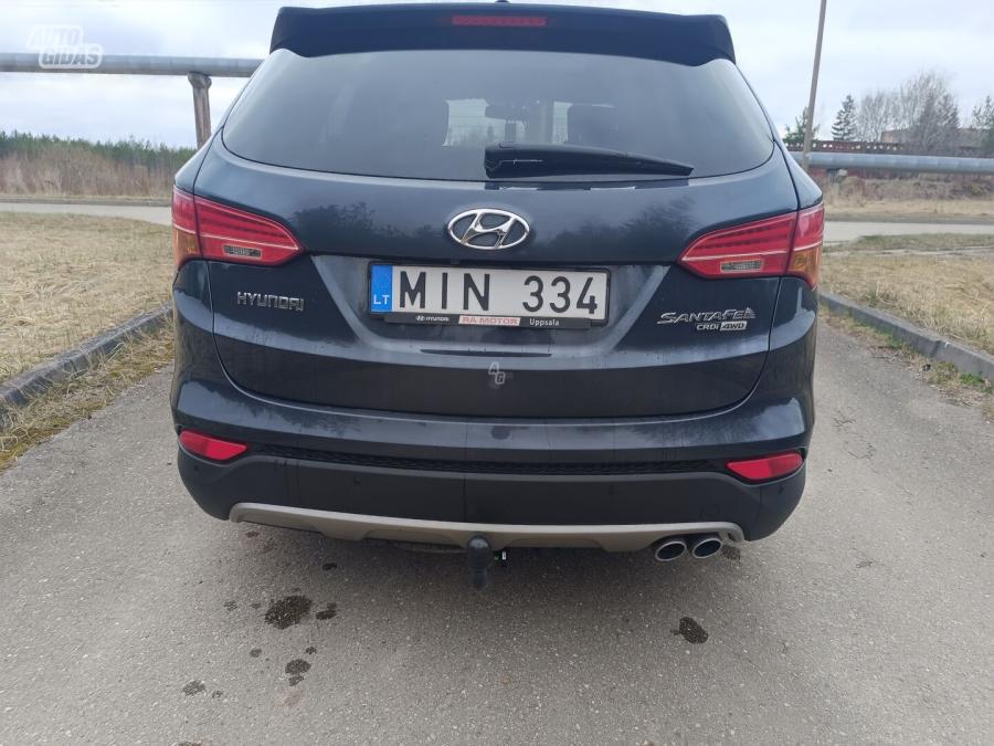 Blue Hyundai Santa Fe 2013 in Visaginas, with an engine capacity of 2.20 L and mileage of 230 thousand km for 10700 €, photo 6 on AUTOMOTO.COM.LV
