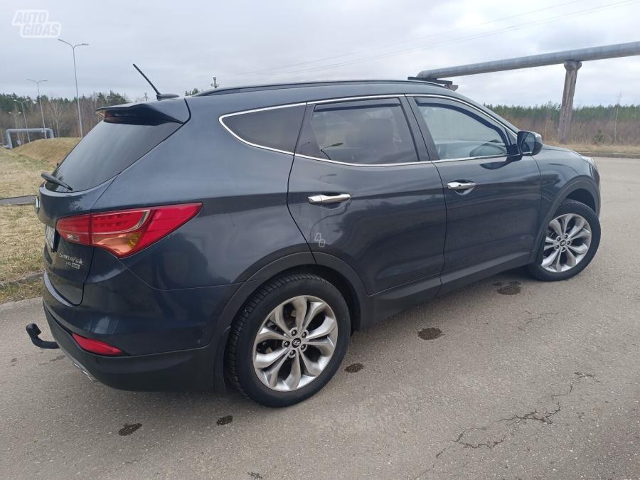 Blue Hyundai Santa Fe 2013 in Visaginas, with an engine capacity of 2.20 L and mileage of 230 thousand km for 10700 €, photo 7 on AUTOMOTO.COM.LV