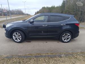 Blue Hyundai Santa Fe 2013 in Visaginas, with an engine capacity of 2.20 L and mileage of 230 thousand km for 10700 €, photo 8 on AUTOMOTO.COM.LV