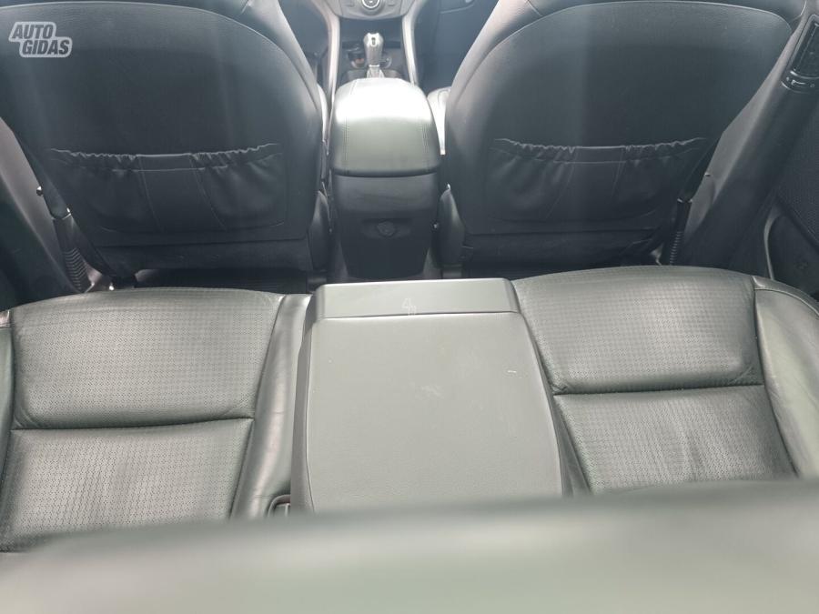 Blue Hyundai Santa Fe 2013 in Visaginas, with an engine capacity of 2.20 L and mileage of 230 thousand km for 10700 €, photo 11 on AUTOMOTO.COM.LV