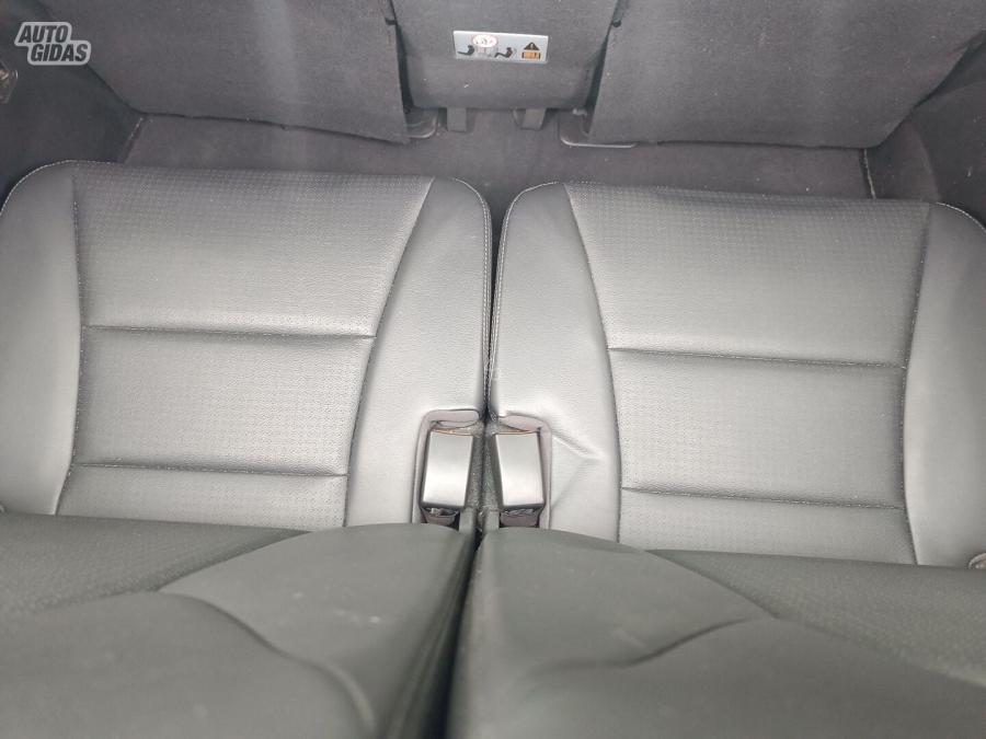 Blue Hyundai Santa Fe 2013 in Visaginas, with an engine capacity of 2.20 L and mileage of 230 thousand km for 10700 €, photo 13 on AUTOMOTO.COM.LV