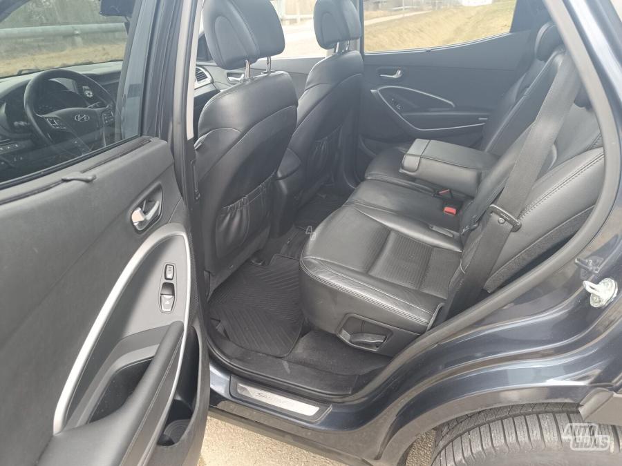 Blue Hyundai Santa Fe 2013 in Visaginas, with an engine capacity of 2.20 L and mileage of 230 thousand km for 10700 €, photo 15 on AUTOMOTO.COM.LV