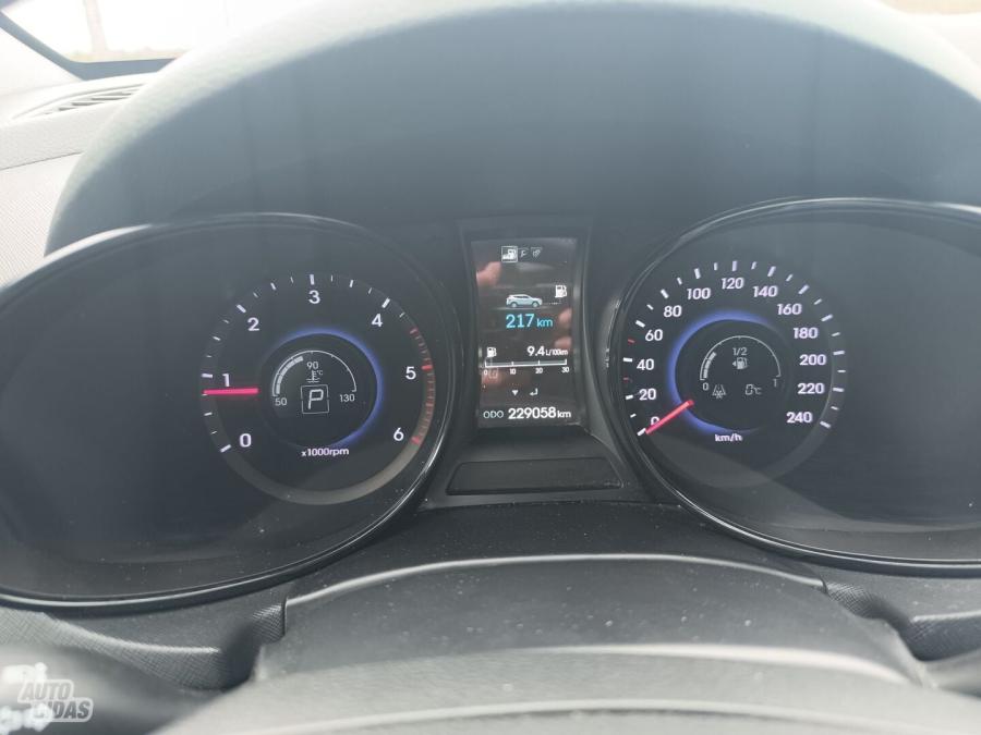 Blue Hyundai Santa Fe 2013 in Visaginas, with an engine capacity of 2.20 L and mileage of 230 thousand km for 10700 €, photo 19 on AUTOMOTO.COM.LV