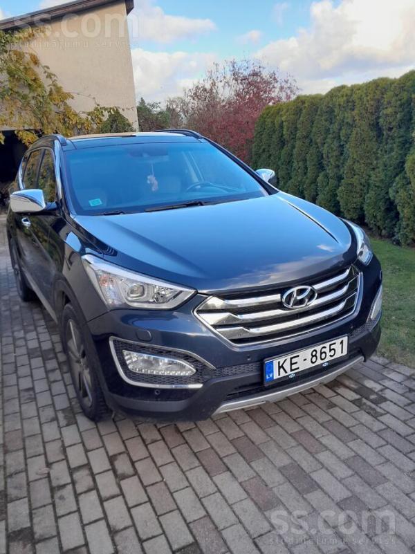 Blue Hyundai Santa Fe 2014 in Ventspils, with an engine capacity of 2.20 L and mileage of 117 thousand km for 12500 €, photo 1 on AUTOMOTO.COM.LV